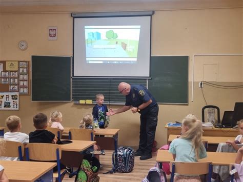 Spotkanie pierwszoklasistów z przedstawicielem Straży Miejskiej
