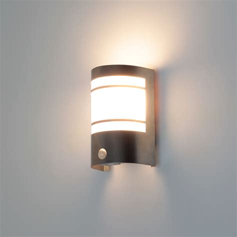 Lampa Elewacyjna Z Czujnikiem Ruchu I Zmierzchu Stal Nierdzewna IP44