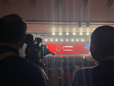 Megawati Ingatkan Kader Jangan Gentar Hadapi Kepungan Politik Praktis
