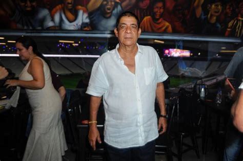 Zeca Pagodinho inaugura novo bar no Itaquerão em São Paulo