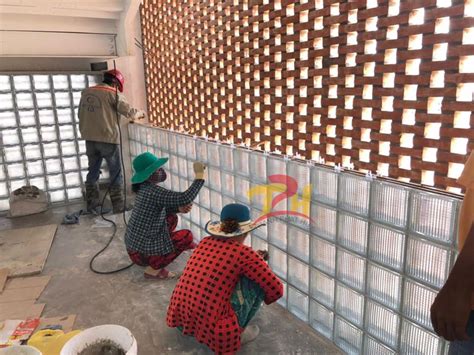 Báo giá thi công gạch kính rẻ và uy tín nhất