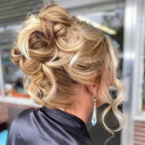 30 Gorgeous Mother Of The Bride Hairstyles For 2024 Hair Adviser In