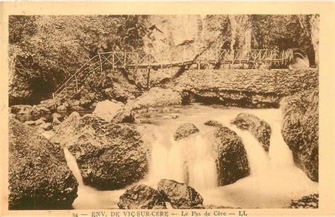 Photos et carte postales anciennes de Vic sur Cère Mairie de Vic sur