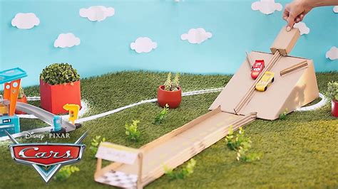 Cómo hacer una pista de cartón para coches DIY Cars Pixar Cars