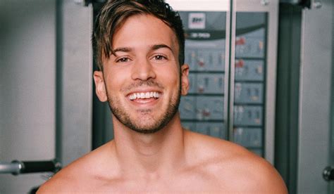 David Carreira faz nova tatuagem e fãs associam a Sara Carreira Para