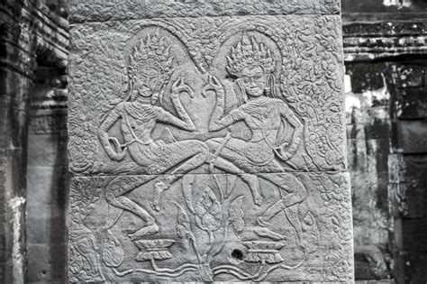 Estado Dos Carvings De Apsara Na Parede Do Templo De Angkor Herit Do