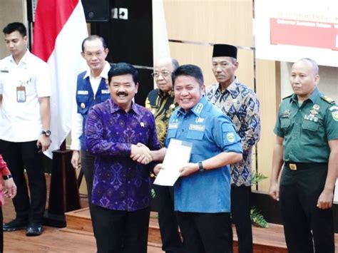 Menteri ATR BPN Serahkan 2 122 Sertifikat Tanah Di Sumsel