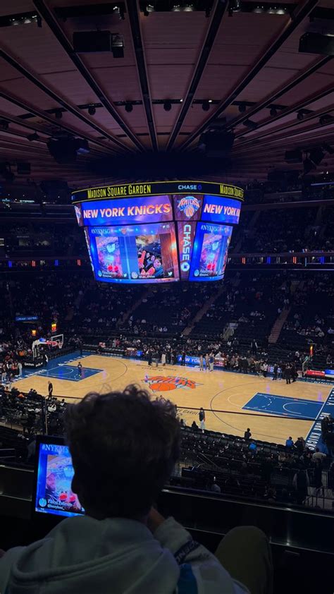 A Basketball Game Is Being Played At The New York Kfc S O2 Arena
