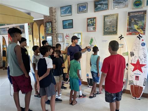 Turmas Da Col Nia De F Rias Do Corre O Visitam Espa O Cultural Do Surfe