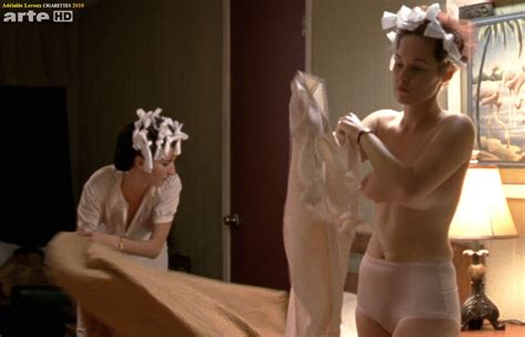 Adelaide Leroux Nua Em Cigarettes Et Bas Nylons