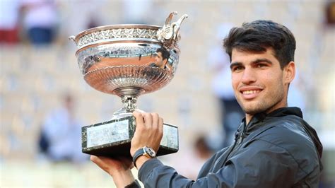 Alcaraz survit à Zverev en cinq sets pour remporter son premier titre à