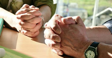 Como orar por seu Pastor Estudos Bíblicos OnLine
