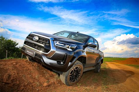 Hilux SRX Plus 2024 testamos na nova versão da pick up Toyota AutoShow