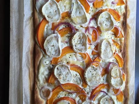 Flammkuchen mit Kürbis Ziegenkäse und Honig von Superpenno Chefkoch
