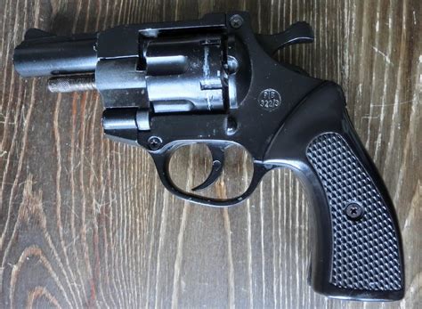 Plynový revolver Umarex mod Champion 380 knall CAL 9 mm Aukro