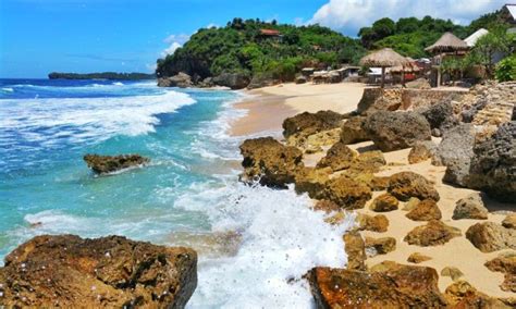 Pantai Watu Lawang Surga Bahari Tersembunyi Nan Eksotis Di Gunung