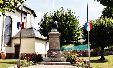 Photo à Saint Étienne lès Remiremont 88200 Monument aux Morts