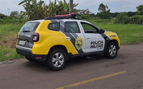 Homem é detido após ser flagrado pendurado na janela da vizinha para vê