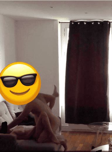 Jeune Fran Aise De Montpellier Se Fait Defoncer Sur Son Sofa Balance