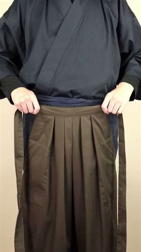村田雄介 on Twitter RT koukichi auc チノばかまは現代人の生活に合わせてデザインされた袴です はき方も少し