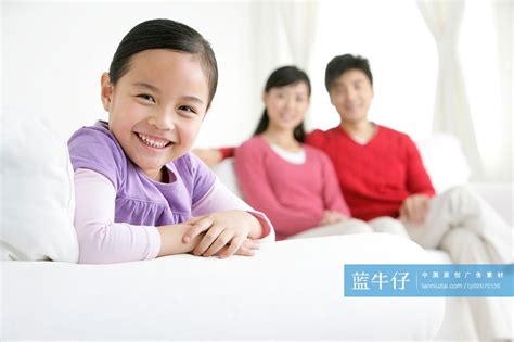 快乐的一家三口 蓝牛仔影像 中国原创广告影像素材