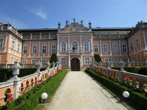 Solve Nové Hrady u Litomyšle zámek jigsaw puzzle online with 88 pieces