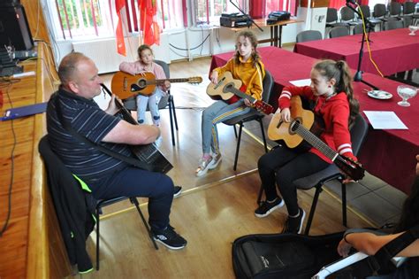 Nauka gry na gitarze 26 09 19 Gminny Ośrodek Kultury w Książkach