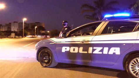 A Bordo Di Un Auto Rubata Non Si Ferma All Alt Conducente Denunciato