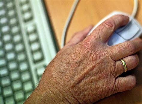 Caritas sucht Digitallotsen für Senioren Bad Säckingen Badische Zeitung