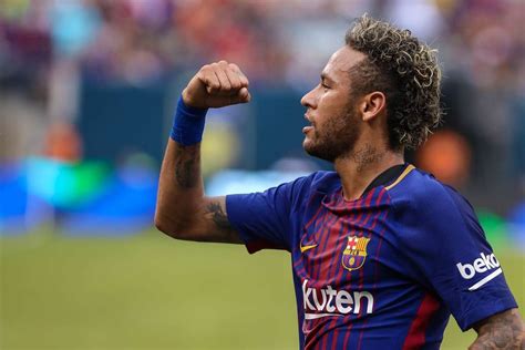 Luis Suárez Si Neymar était resté à Barcelone il aurait gagné le