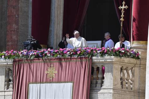 Bendición y mensaje Urbi et Orbi Actividades del Santo Padre