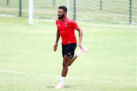 Michel Bastos Agrada Como Falso 9 E Pode Ganhar Chance No Comando De
