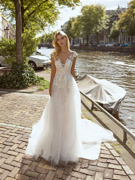Robe de mariée bohème dentelle et paillettes Wedding dresses Bridal