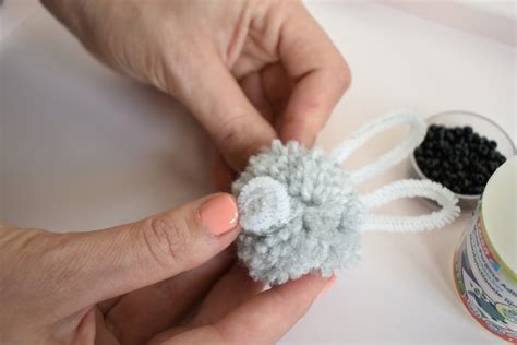 Ozdoby na wielkanoc DIY zające i kurczaki z włóczki Kreatywne DIY