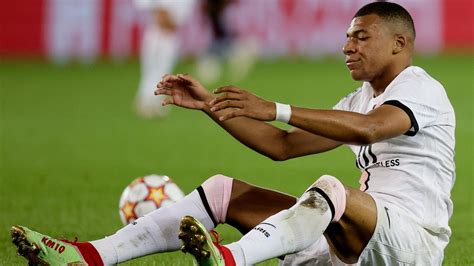 Kylian Mbappe kontuzja w meczu Club Brugge PSG Liga Mistrzów