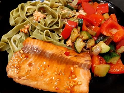 Asiatisch Marinierter Lachs Aus Dem Backofen Mit Paprika Zucchini