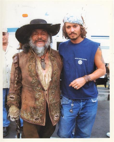 Ator De Piratas Do Caribe E Homens De Preto Morre Aos 77 Anos