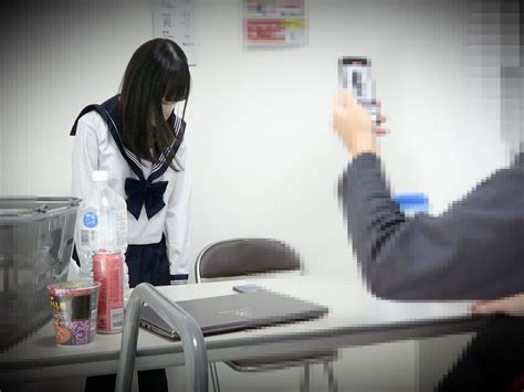 小柄J 撃退チカンスーパーのバックヤードにて② 03 上半身セクハラMIX編前編