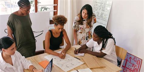 Qué es una incubadora de empresas y qué beneficios tiene