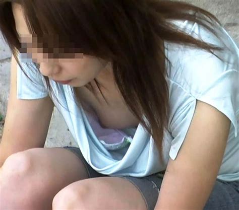貧乳胸チラ盗撮エロ画像ブラジャーの隙間から乳首が Free Download Nude Photo Gallery
