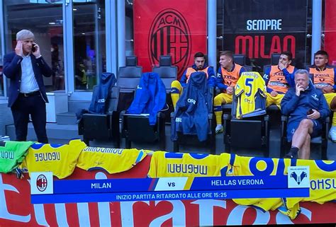 Clamoroso A San Siro La Pioggia E La Grandine Ritardano Milan Verona