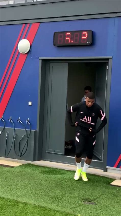Paris Saint Germain On Twitter KMbappe Https T Co XR5QnZB15L