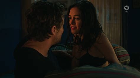 Watch Online Mona Pirzad Liebe Auf Persisch 2018 HD 1080p