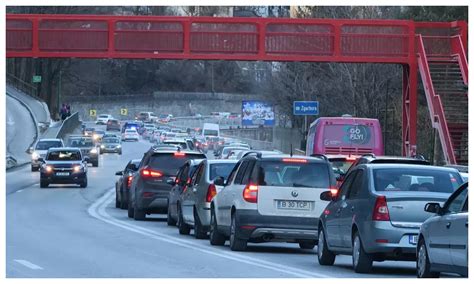 A început minivacanța de Paște și aglomerația pe șosele Se circulă în