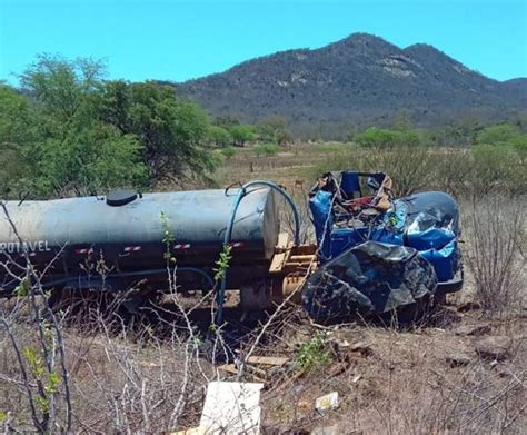 Motorista de carro pipa morre após capotamento em Terra Nova Blog do
