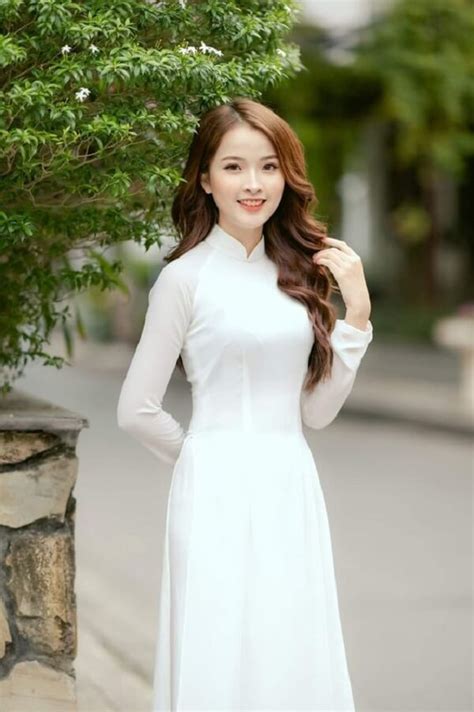 Cách Mặc Áo Dài Đẹp Cho Học Sinh Tự Tin Với Các Mẫu Áo Dài Sang Trọng