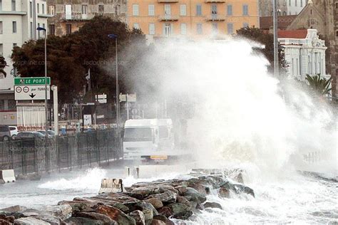 France Monde Corse les premières images impressionnantes de la tempête