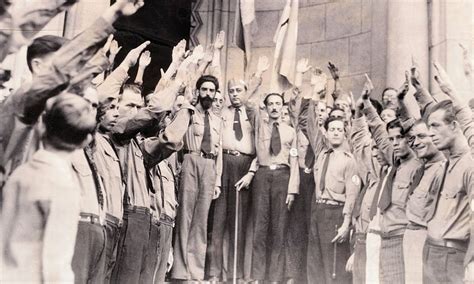 6 coisas que você talvez não soubesse sobre as roupas do fascismo Época