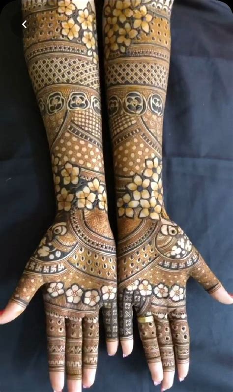 Pin By Shabana Aazmi On Bride Mehdi Design Latest Bridal