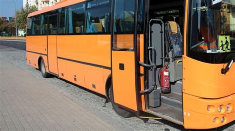Podkarpacie Uczennica Wysiad A Z Busa I Wpad A Pod Samoch D